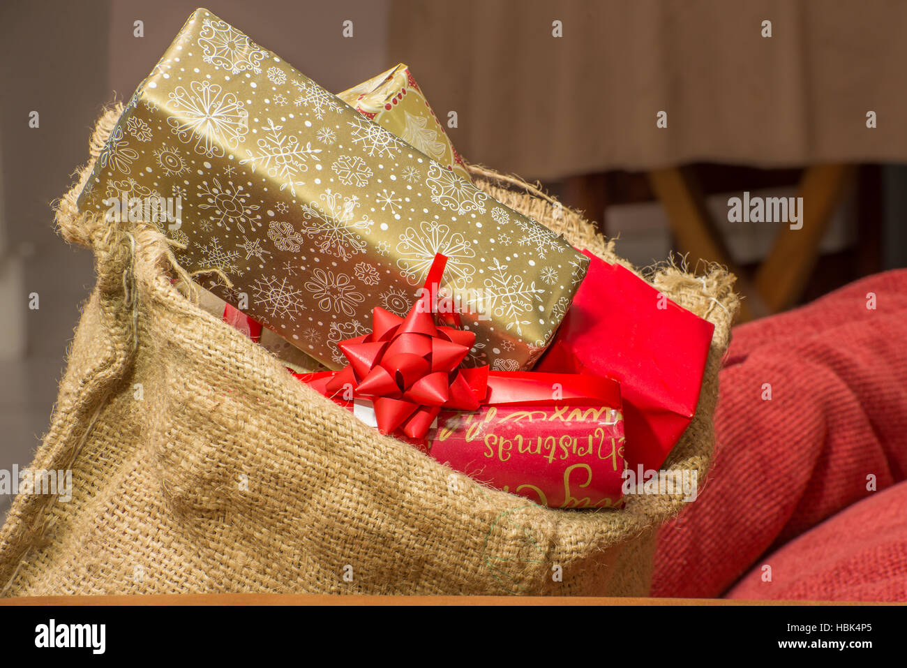 Hessian bag hi-res stock photography and images - Alamy