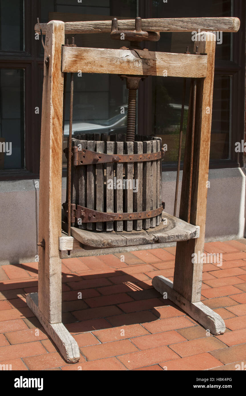 Basket press wine hi-res stock photography and images - Alamy