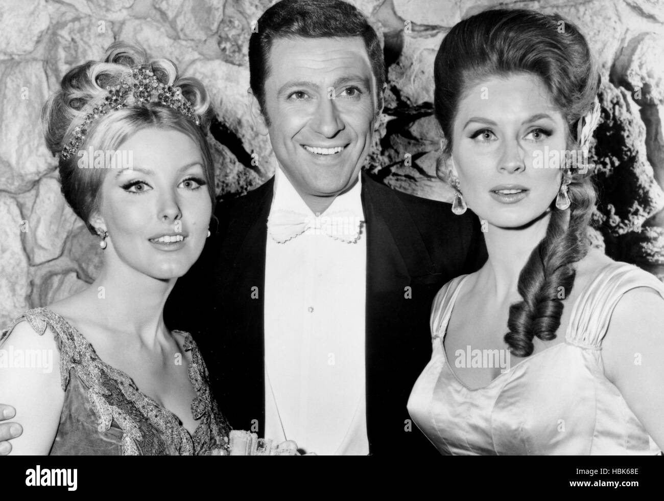 CHAMBER OF HORRORS, from left: Laura Devon, Cesare Danova, Suzy Parker ...