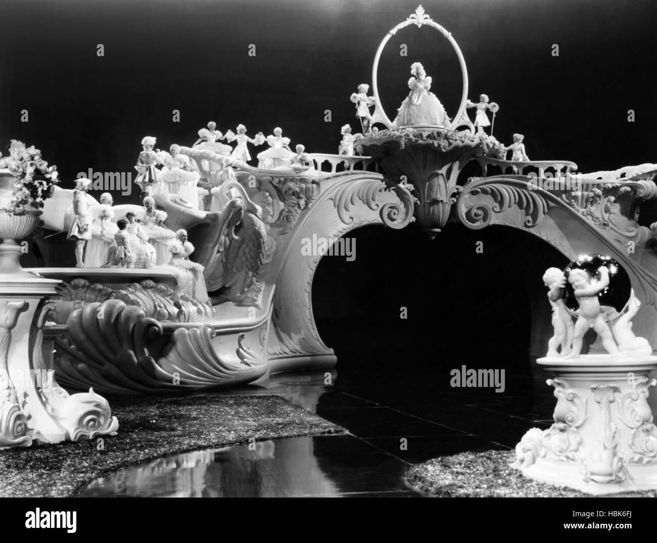 CAIN AND MABEL, Marian Davies (in frame), 1936 Stock Photo - Alamy