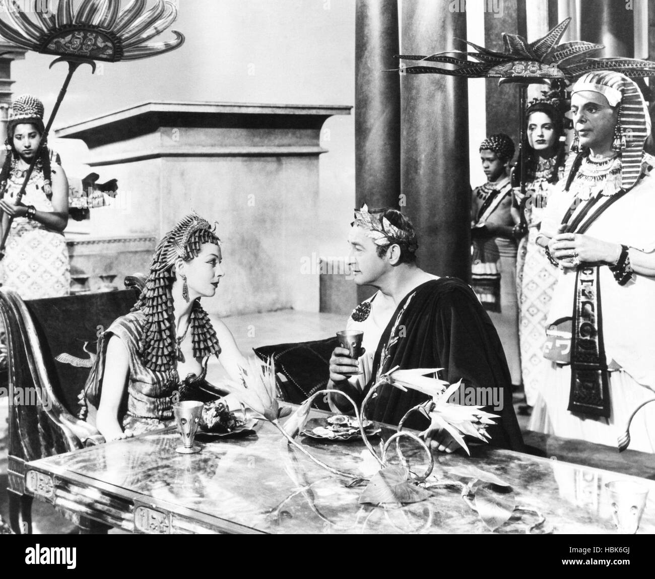 CAESAR AND CLEOPATRA, seated from left: Vivien Leigh, Claude Rains ...
