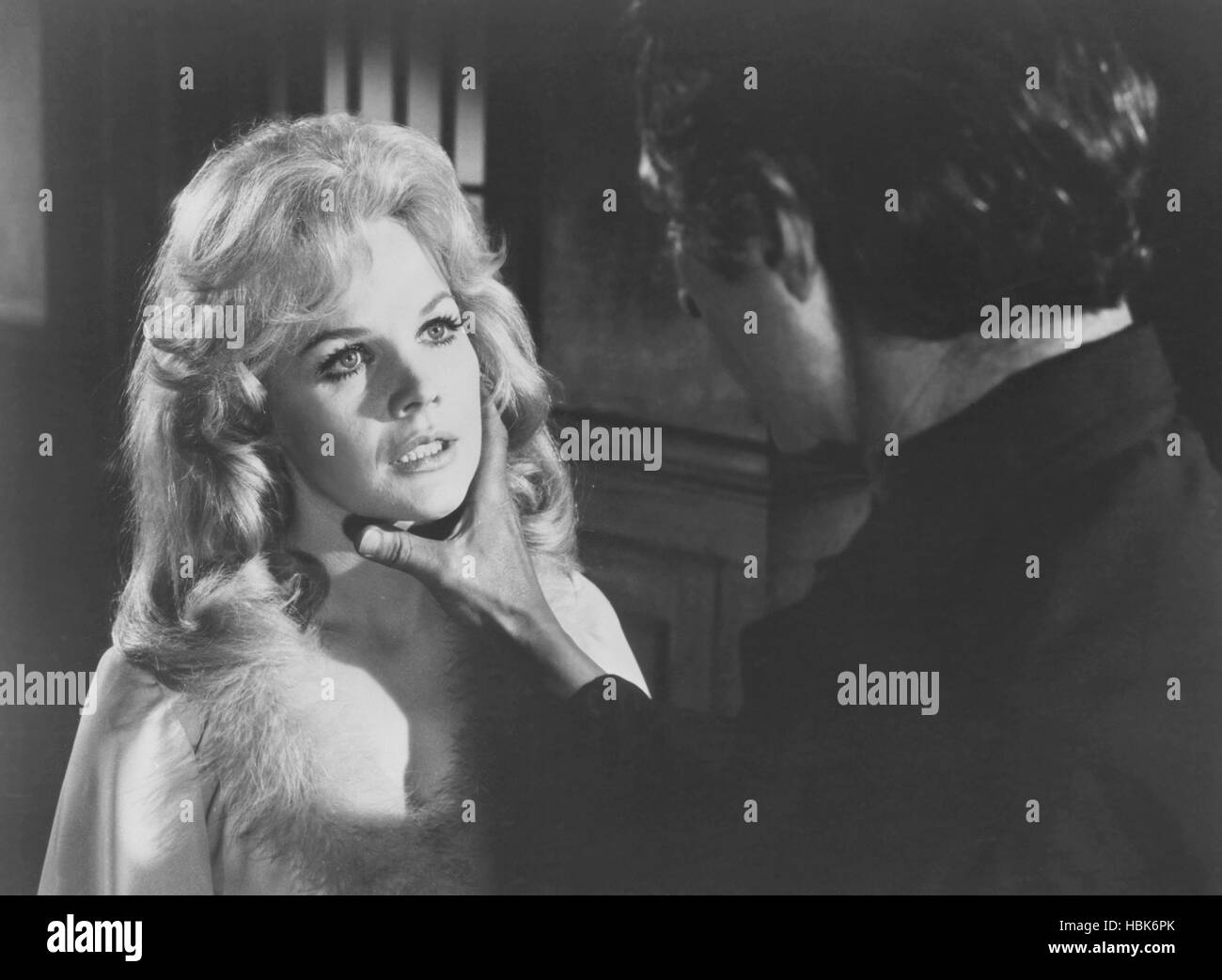 CAPTAIN APACHE, from left: Carroll Baker, Lee Van Cleef, 1971 Stock ...