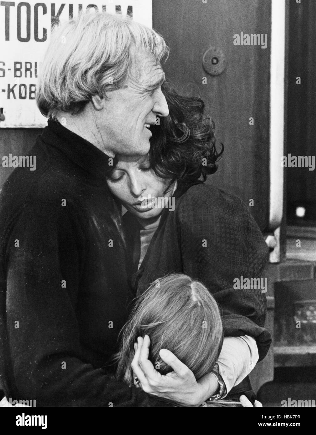 THE CASSANDRA CROSSING, Richard Harris, Sophia Loren, Fausta Avelli ...