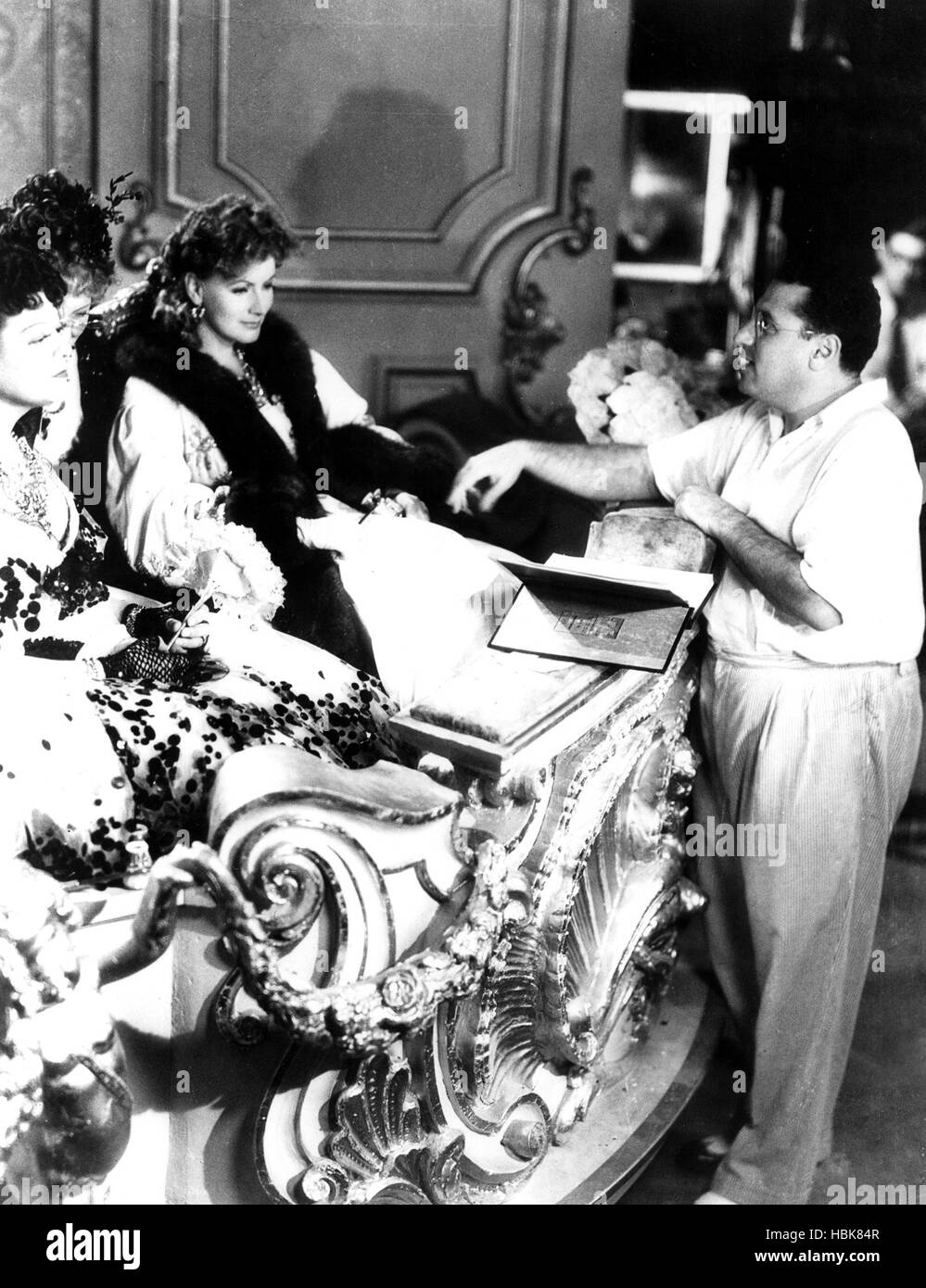 Greta Garbo, director George Cukor on the set of CAMILLE, 1936 Stock ...