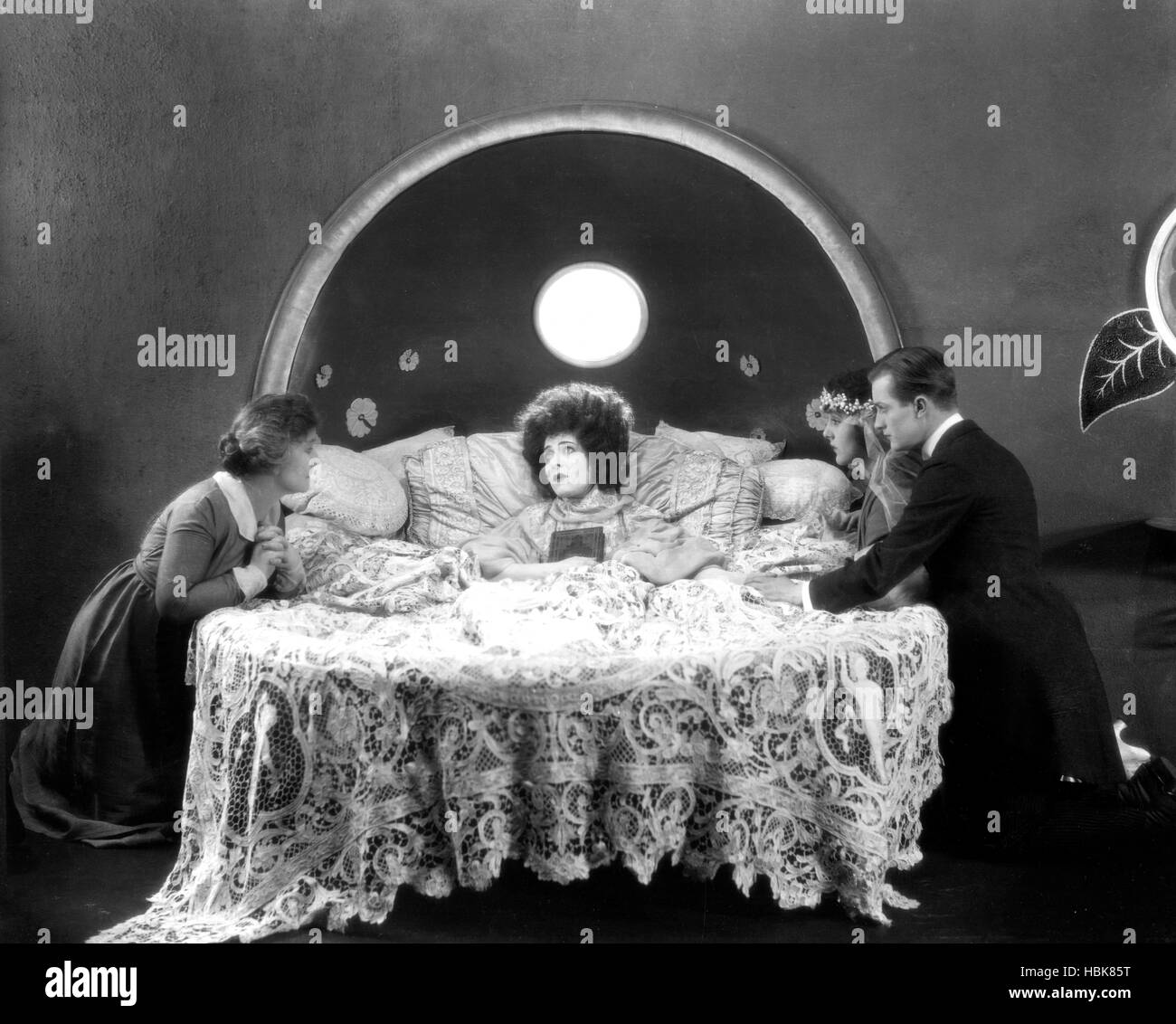 CAMILLE, Elinor Oliver, Alla Nazimova, Patsy Ruth Miller, Rex Cherryman ...