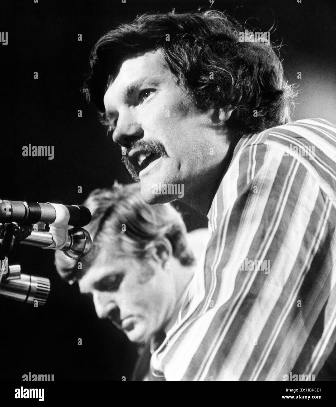 THE CANDIDATE, director Michael Ritchie (front), Robert Redford on set ...