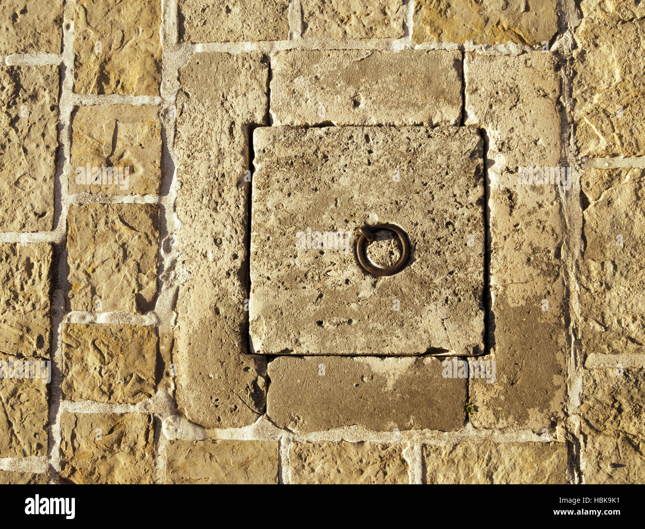Square hatch hi-res stock photography and images - Alamy
