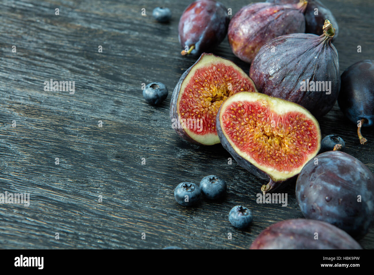 Fresh figs and blueberries Stock Photo - Alamy
