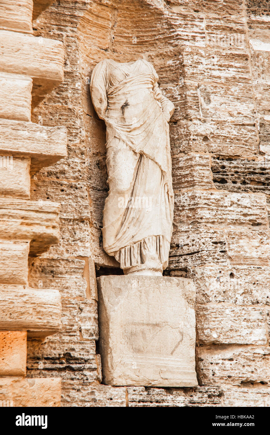 Female headless statue hi-res stock photography and images - Alamy
