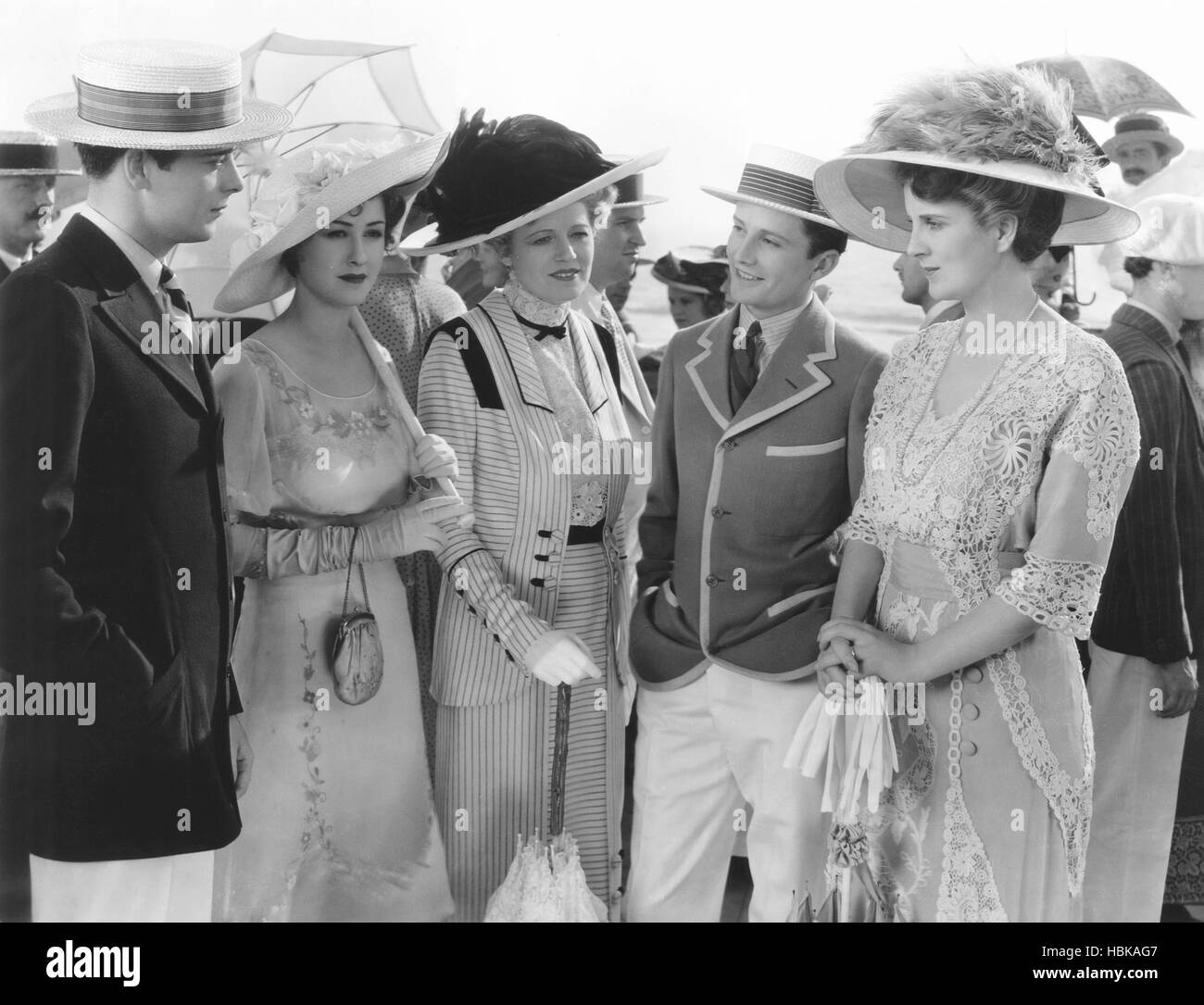 CAVALACADE, from left: John Warburton, Margaret Lindsay, Irene Browne ...