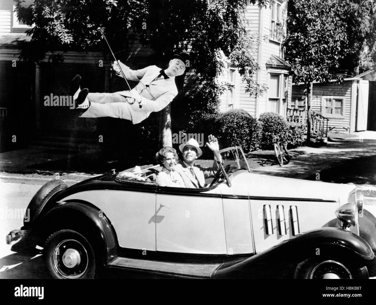 CHARLEY AND THE ANGEL, from left, Harry Morgan, (floating), Cloris ...