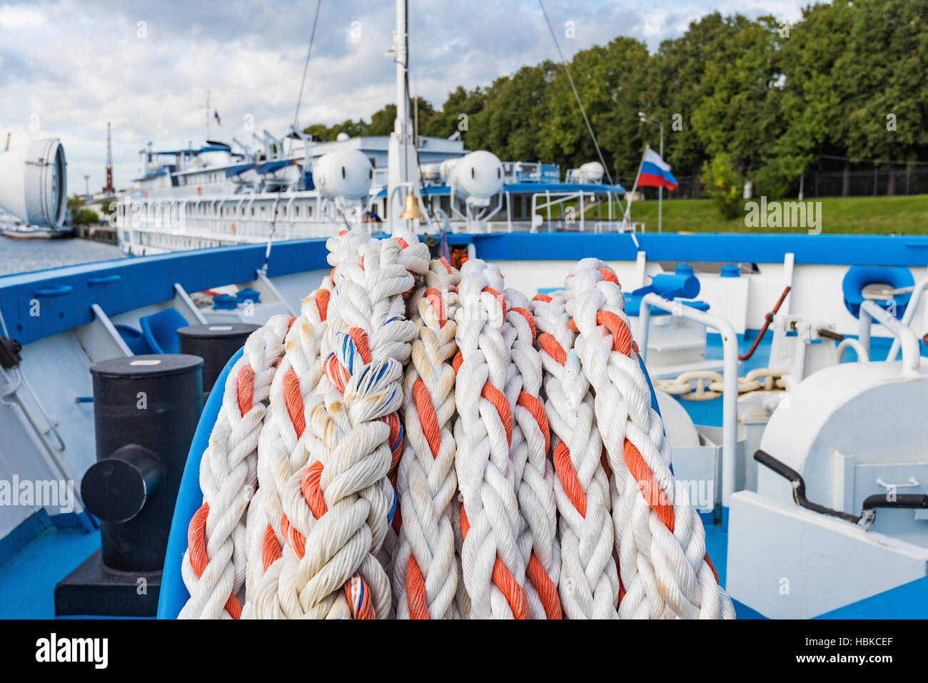 mooring rope ship Stock Photo - Alamy