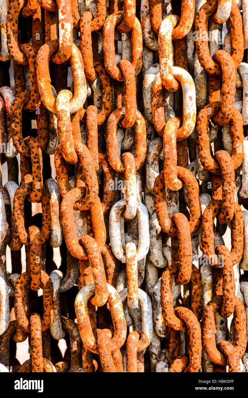 Rusty chain background Stock Photo - Alamy