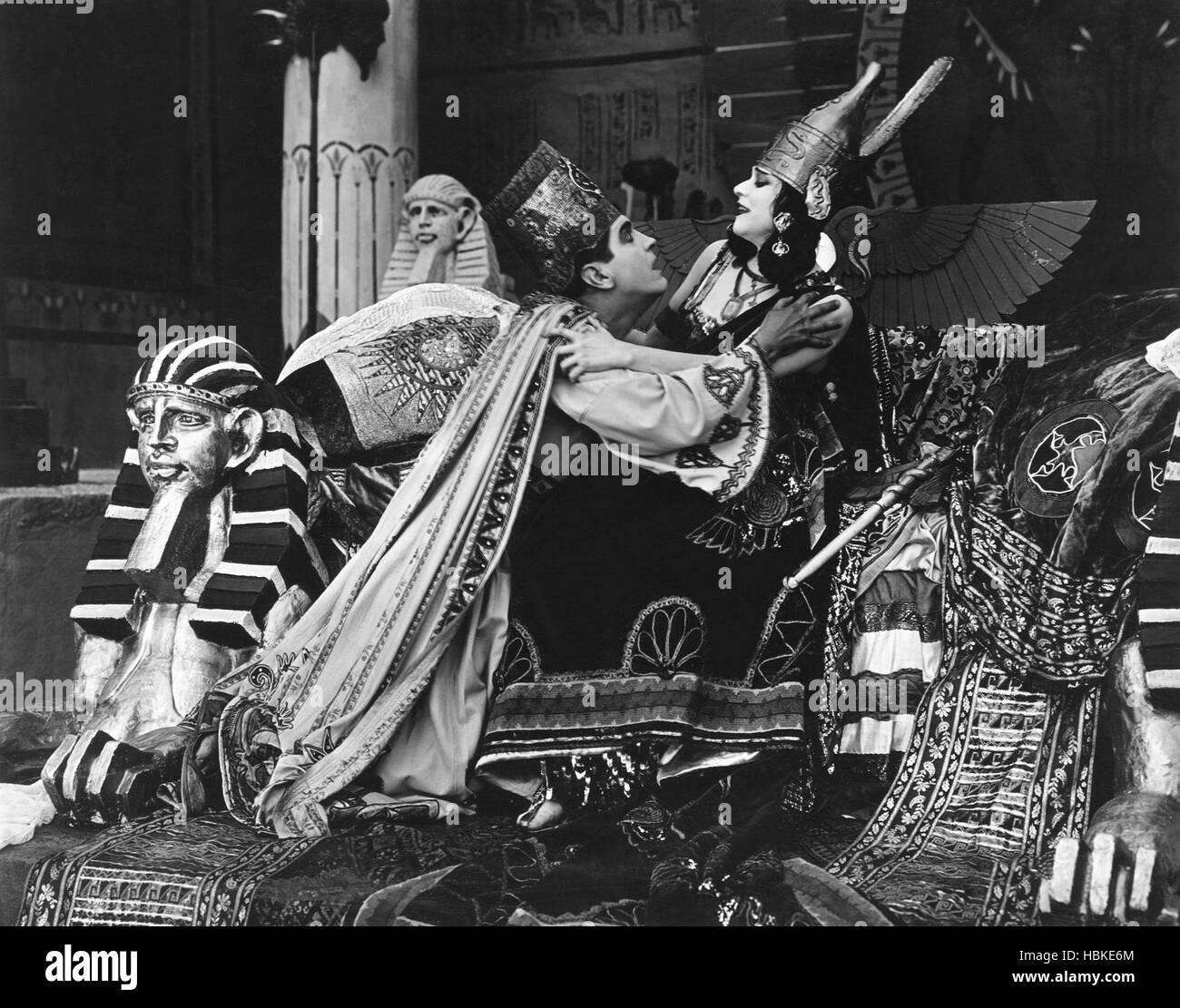 CLEOPATRA, from left, Albert Roscoe, Theda Bara, 1917, ©Fox Film ...