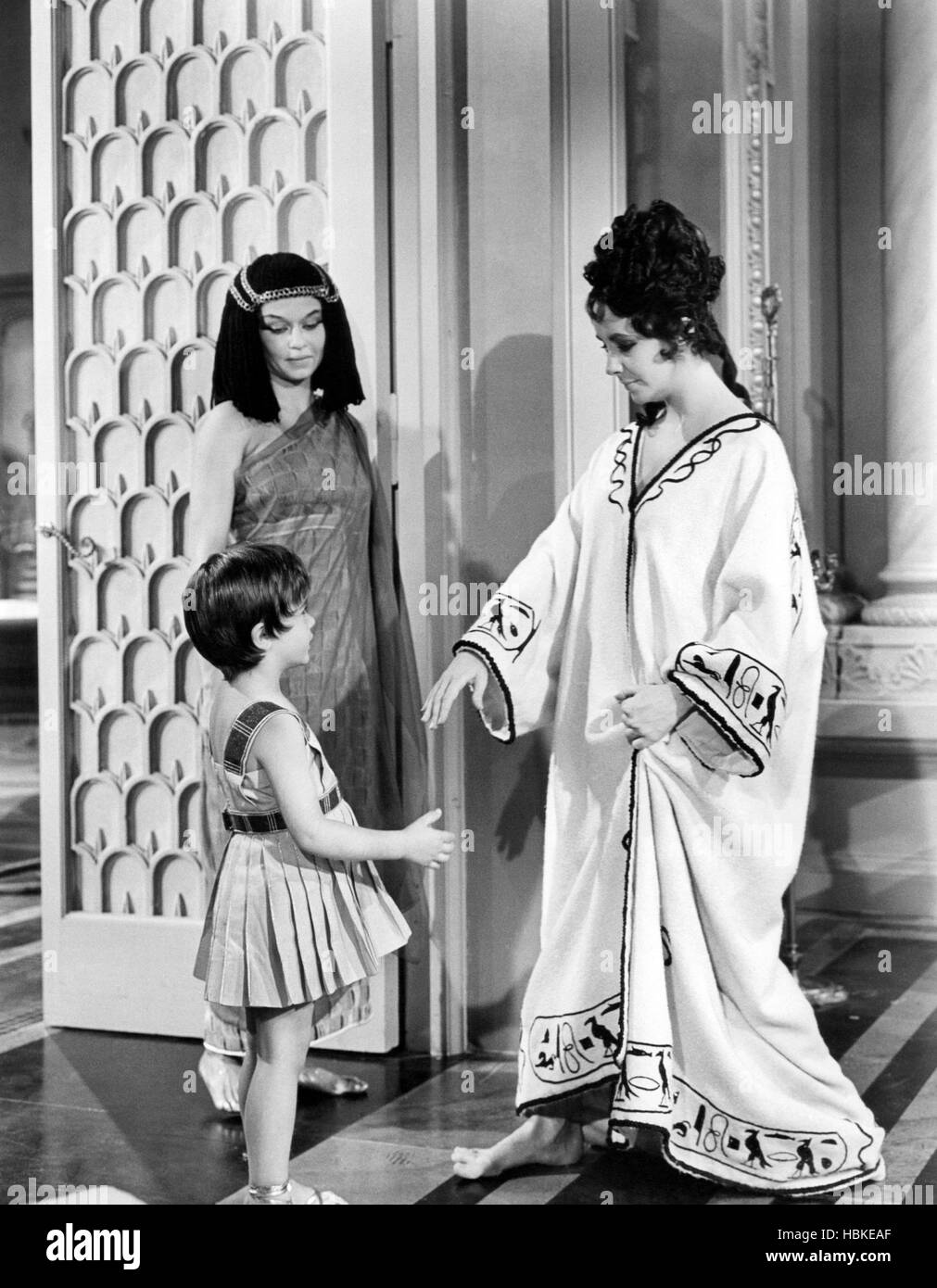 CLEOPATRA, Loris Loddi (boy), Elizabeth Taylor (right), 1963. ©20th ...