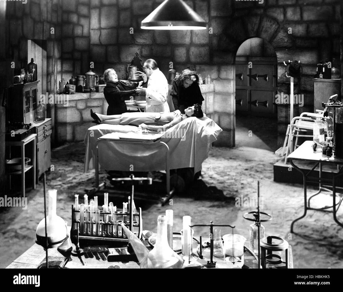 THE CORPSE VANISHES, Minerva Urecal, Bela Lugosi, Luana Walters ...