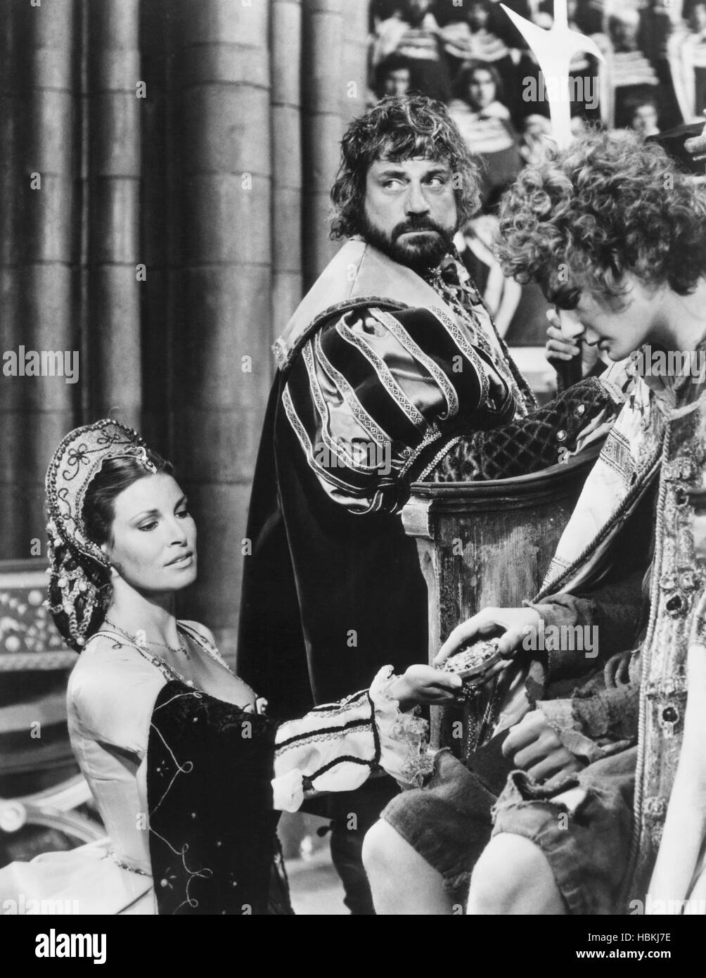 CROSSED SWORDS, from left, Raquel Welch, Oliver Reed, Mark Lester, 1977 ...