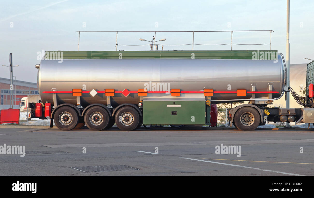 Tanker truck hi-res stock photography and images - Alamy