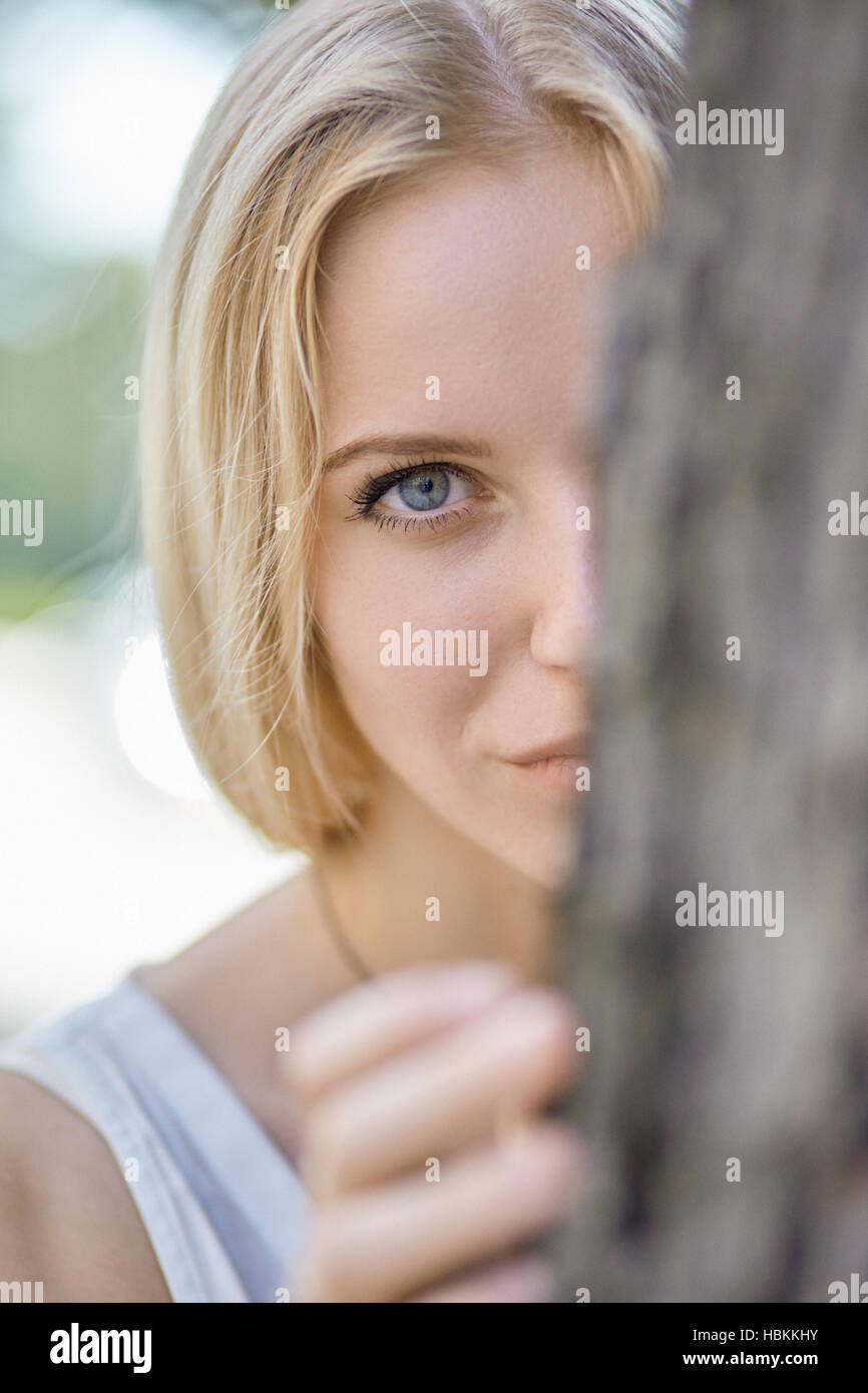 Versteckte person hi-res stock photography and images - Alamy