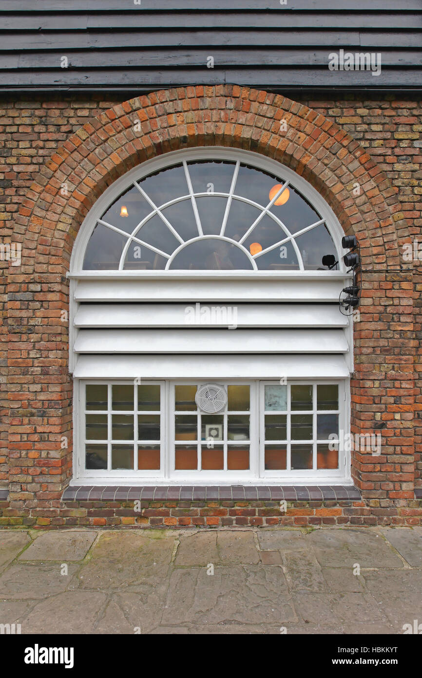 Arch window hi-res stock photography and images - Alamy