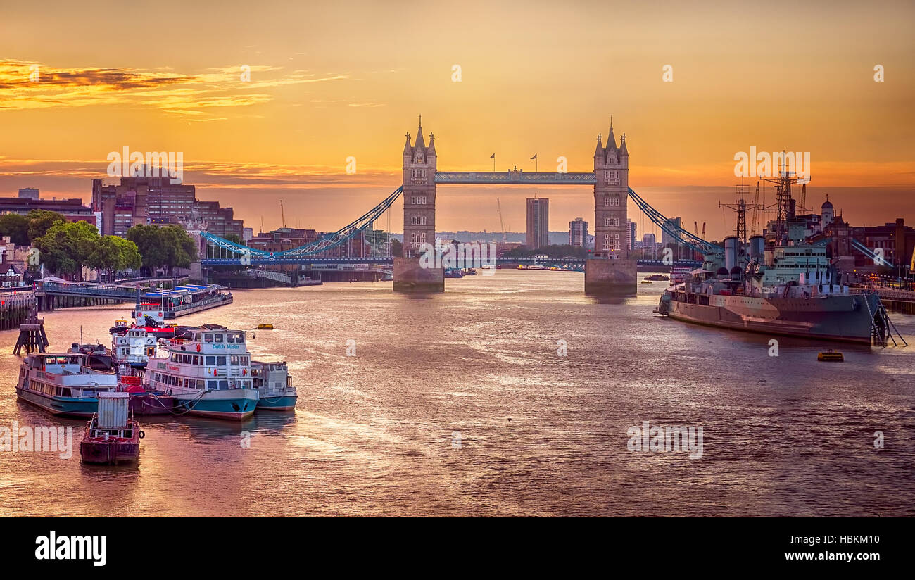 Tower bridge hms belfast canary wharf hi-res stock photography and ...