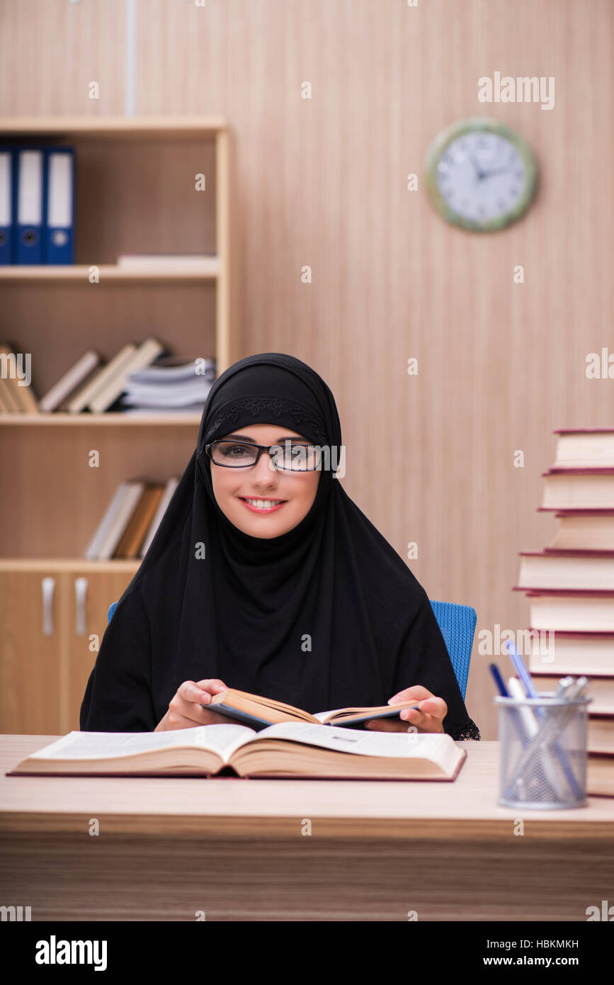 Muslim student girl dress head hi-res stock photography and images - Alamy