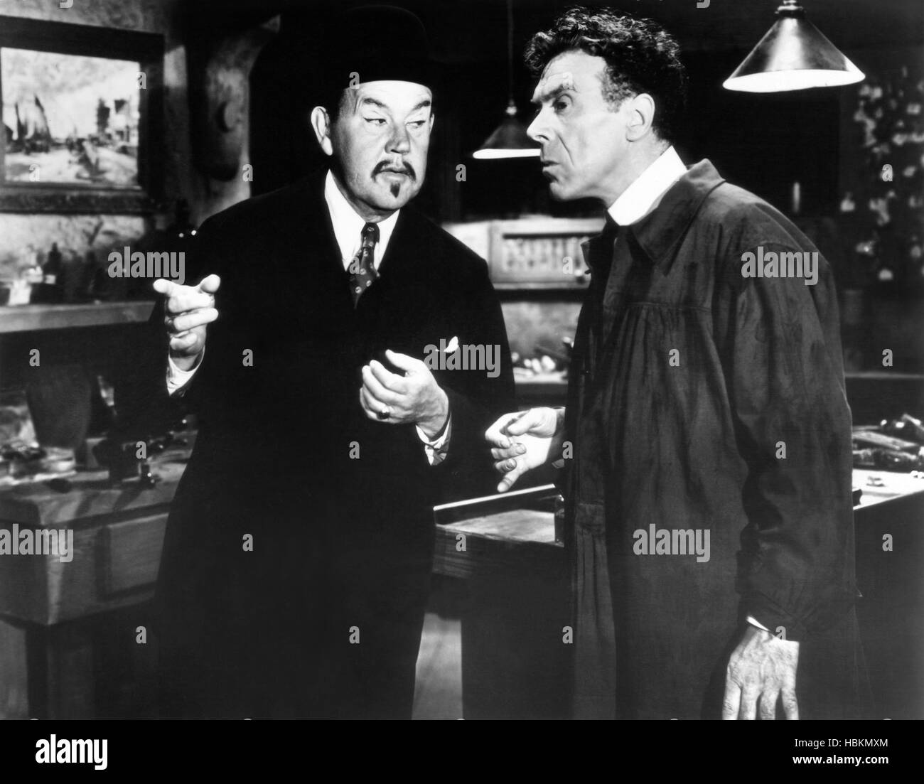 CHARLIE CHAN IN CITY OF DARKNESS, from left: Sidney Toler, Leo G ...