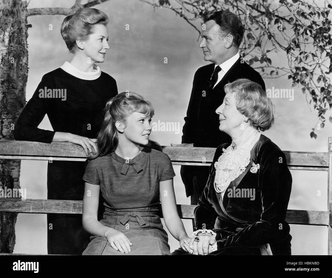 THE CHALK GARDEN, Hayley Mills, Edith Evans (front), Deborah Kerr, John ...