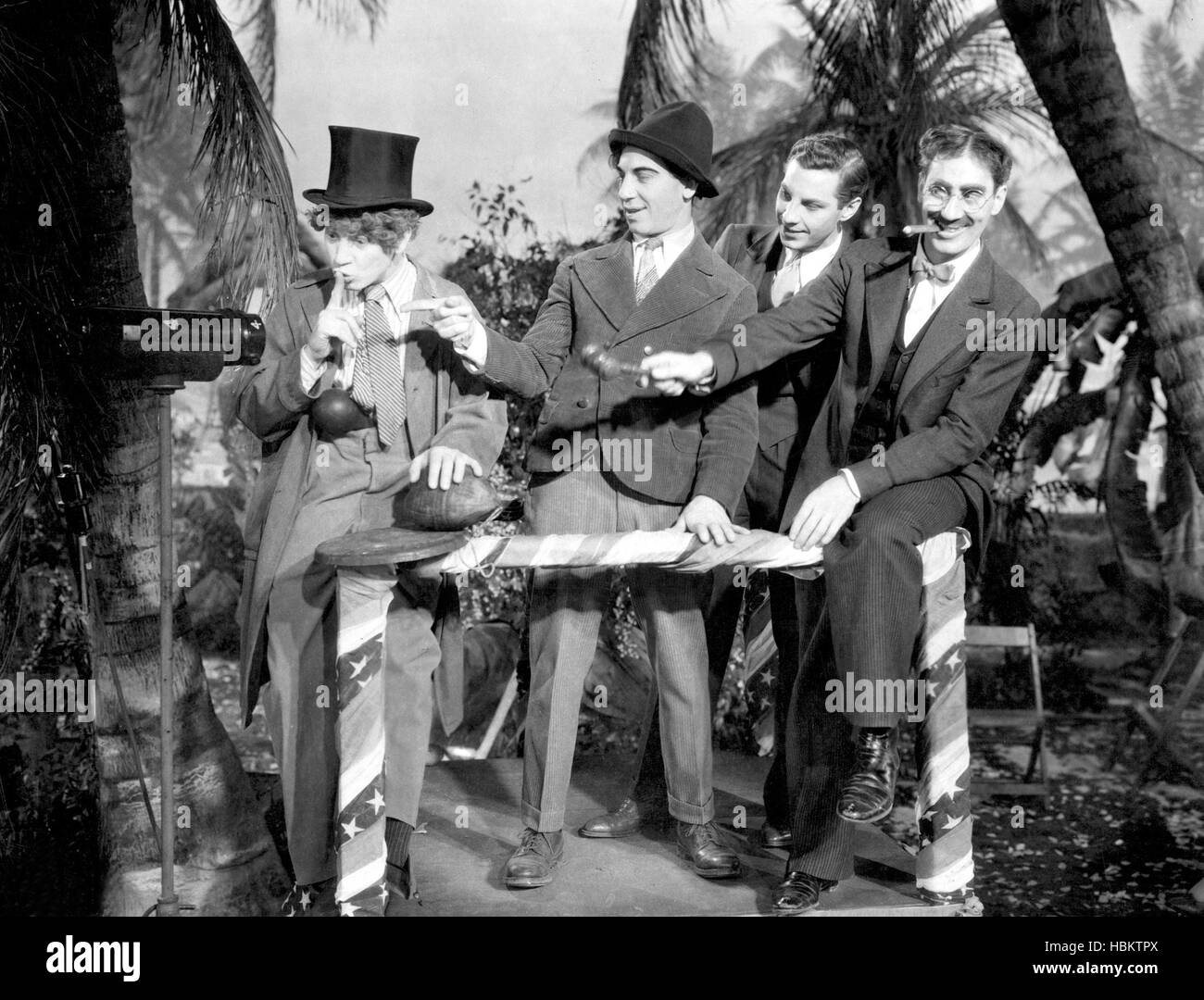 THE COCOANUTS, The Marx Brothers (Harpo Marx, Chico Marx, Zeppo Marx ...