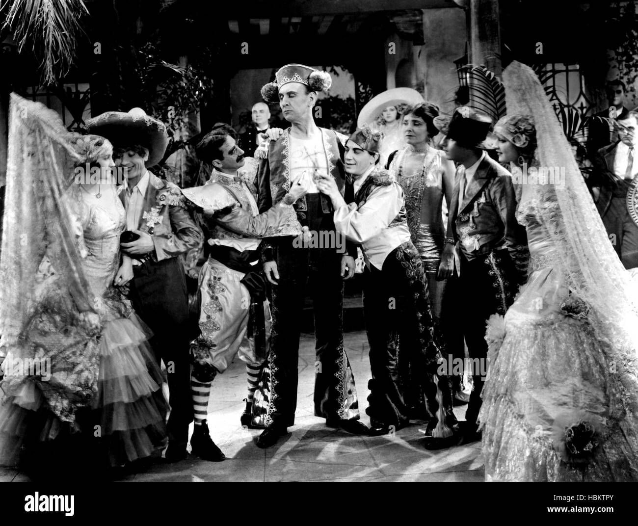 THE COCOANUTS, Harpo Marx, Groucho Marx, Basil Ruysdael, Chico Marx ...