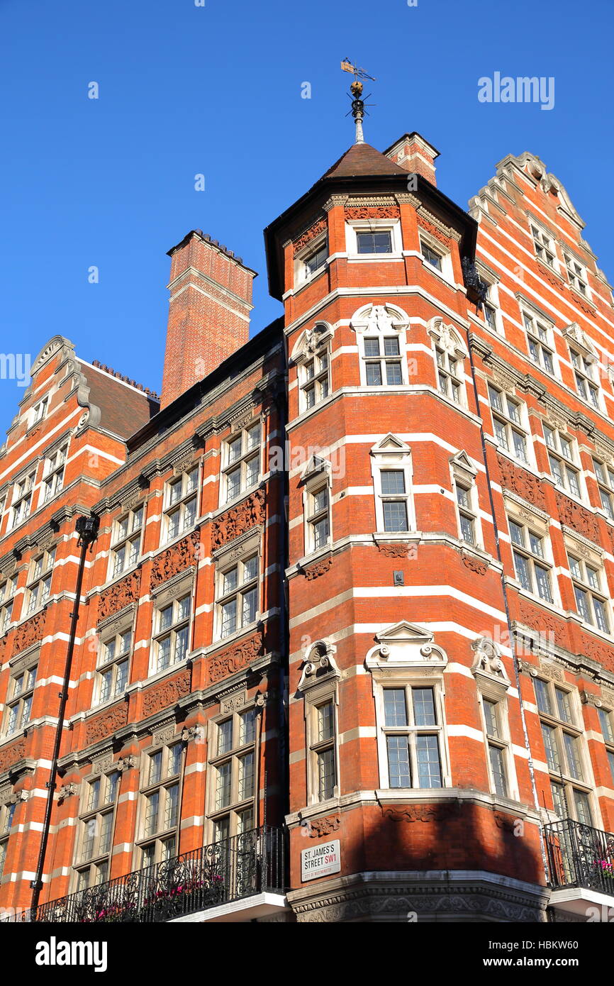 Red brick facades hi-res stock photography and images - Alamy