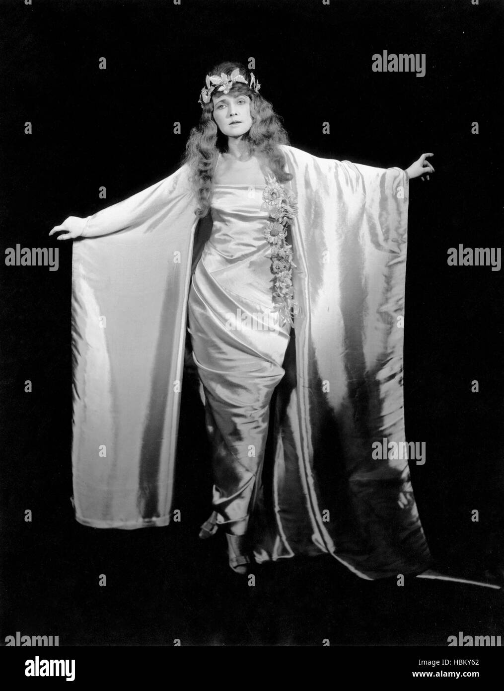 THE CRYSTAL GAZER, Fannie Ward, 1917 Stock Photo - Alamy