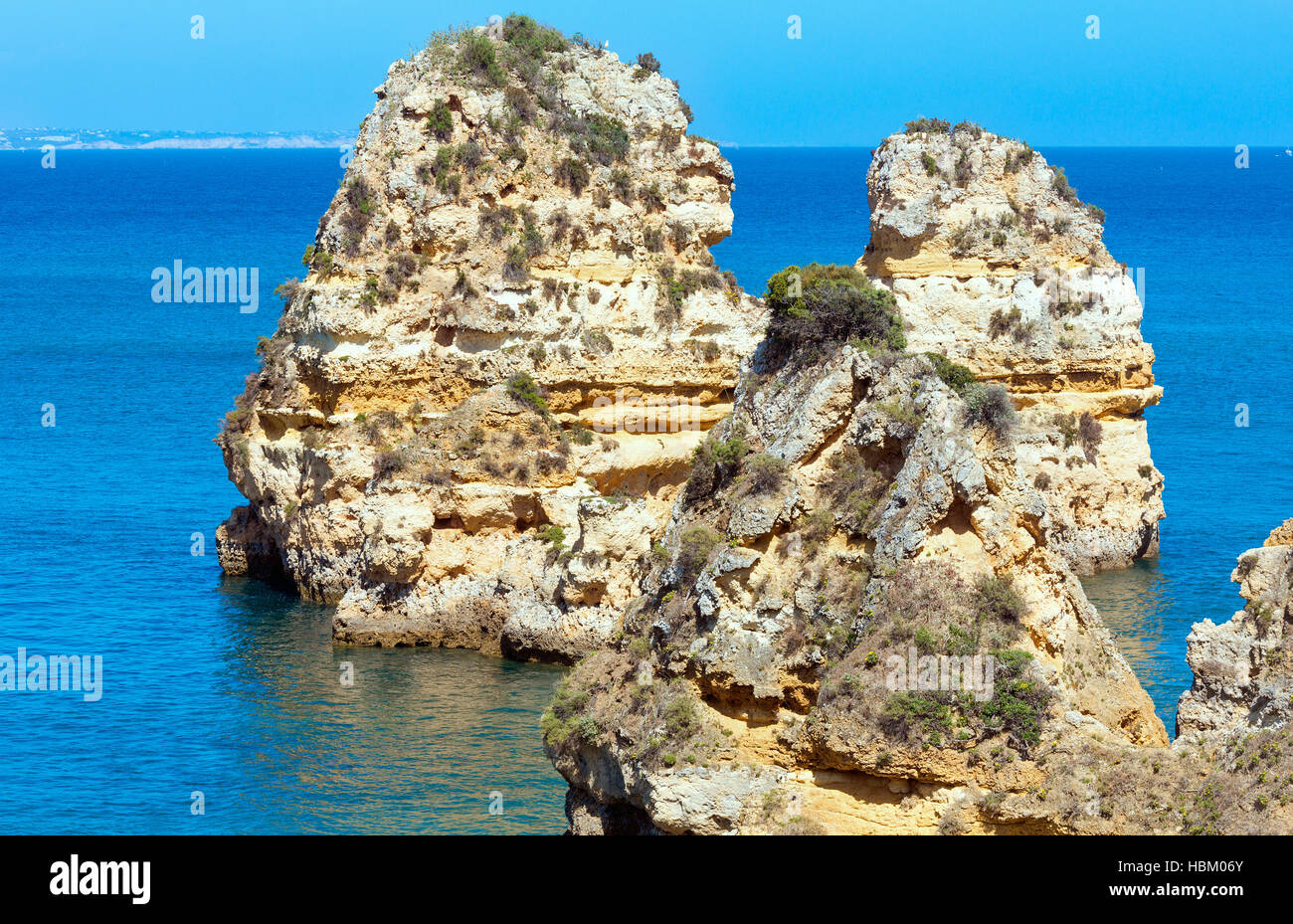 Cliffs near beach (Algarve, Portugal Stock Photo - Alamy