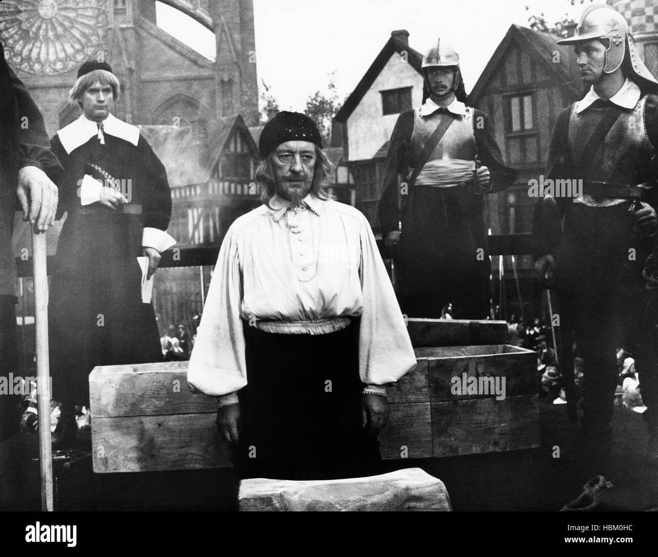 CROMWELL, Alec Guinness (center) as King Charles I, 1970 Stock Photo ...