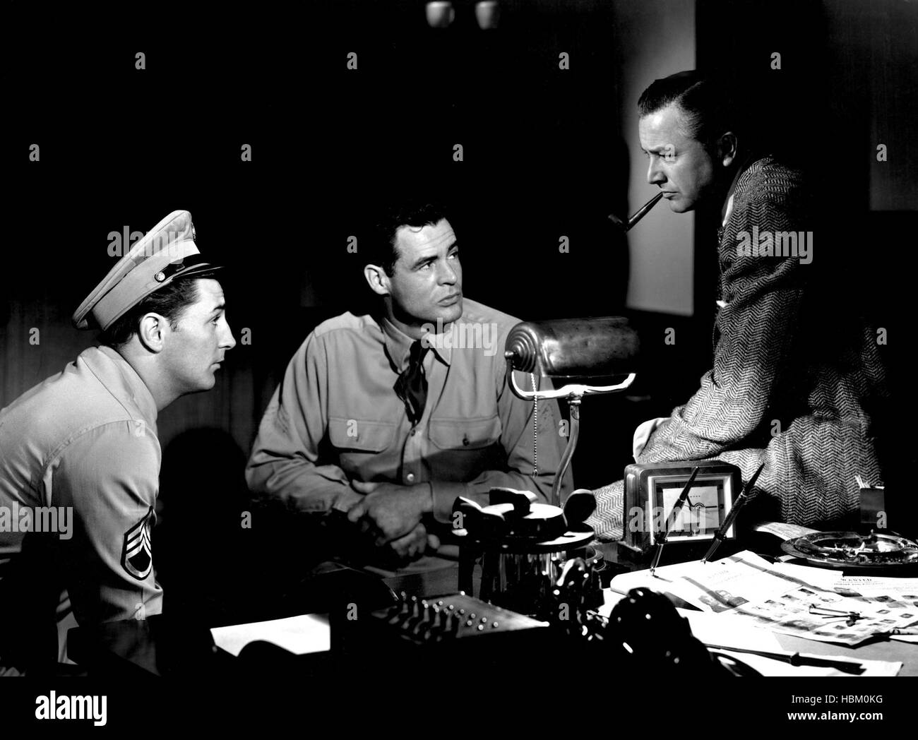 CROSSFIRE, Robert Mitchum, Robert Ryan, Robert Young, 1947 Stock Photo ...