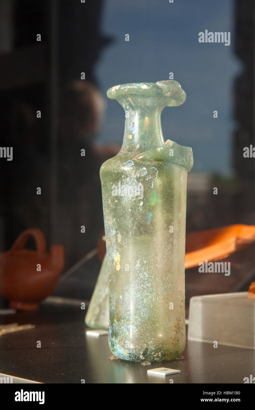 Roman glass hi-res stock photography and images - Alamy