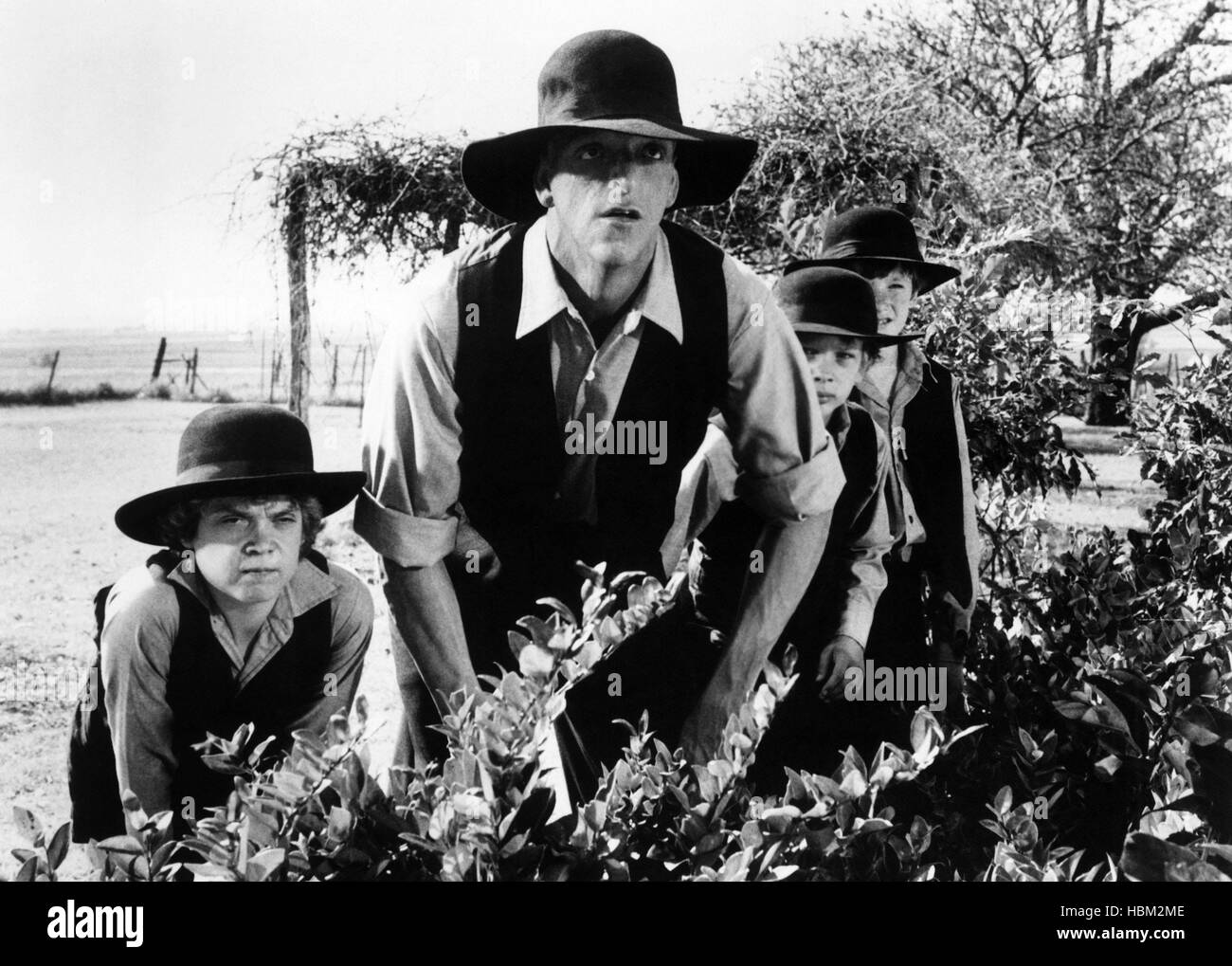 DEADLY BLESSING, Chester Kulas Jr. (left), Michael Berryman (center ...