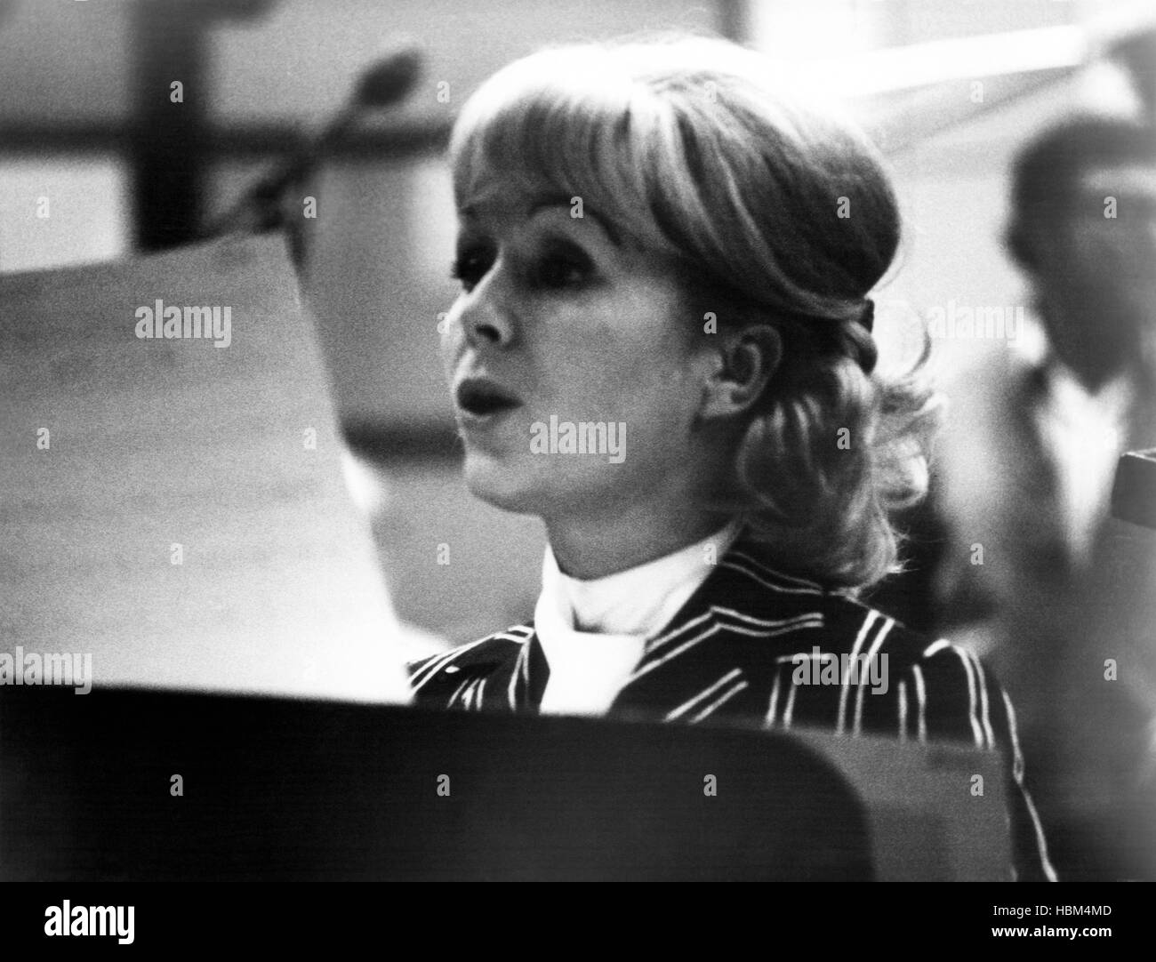 CHARLOTTE'S WEB, Debbie Reynolds, recording voice-over, 1973 Stock ... CHARLOTTE'S WEB, Debbie Reynolds, recording voice-over, 1973 Stock ...