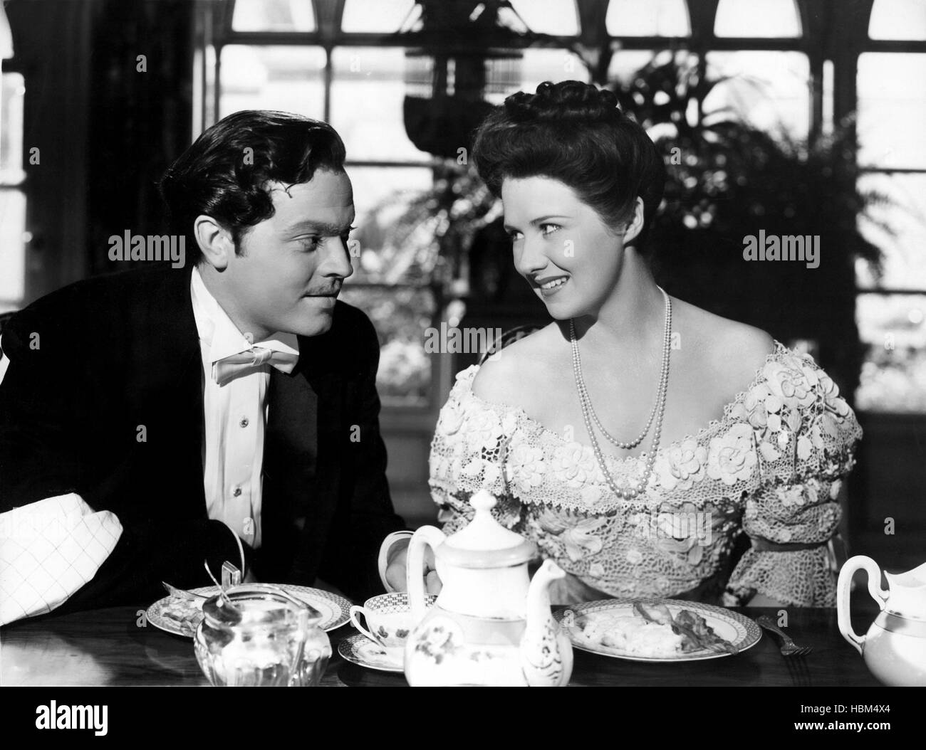 CITIZEN KANE, Orson Welles, Ruth Warrick, 1941, at the breakfast table ...