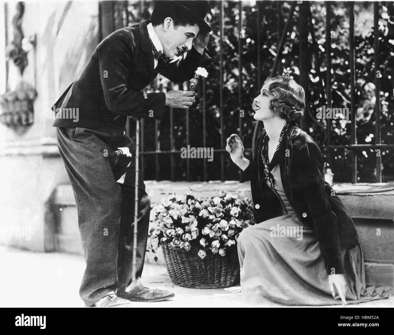 CITY LIGHTS, Charlie Chaplin, Virginia Cherrill, 1931, accepting a ...