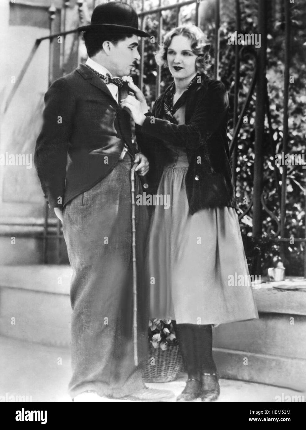 CITY LIGHTS, Charlie Chaplin, Virginia Cherrill, 1931 Stock Photo - Alamy