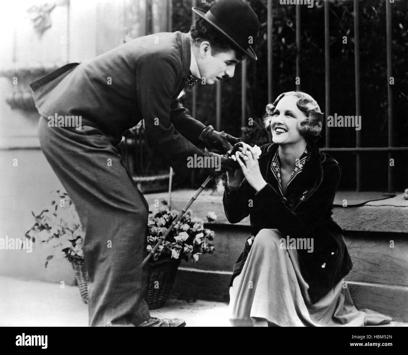 CITY LIGHTS, Charlie Chaplin, Virginia Cherrill, 1931 Stock Photo - Alamy
