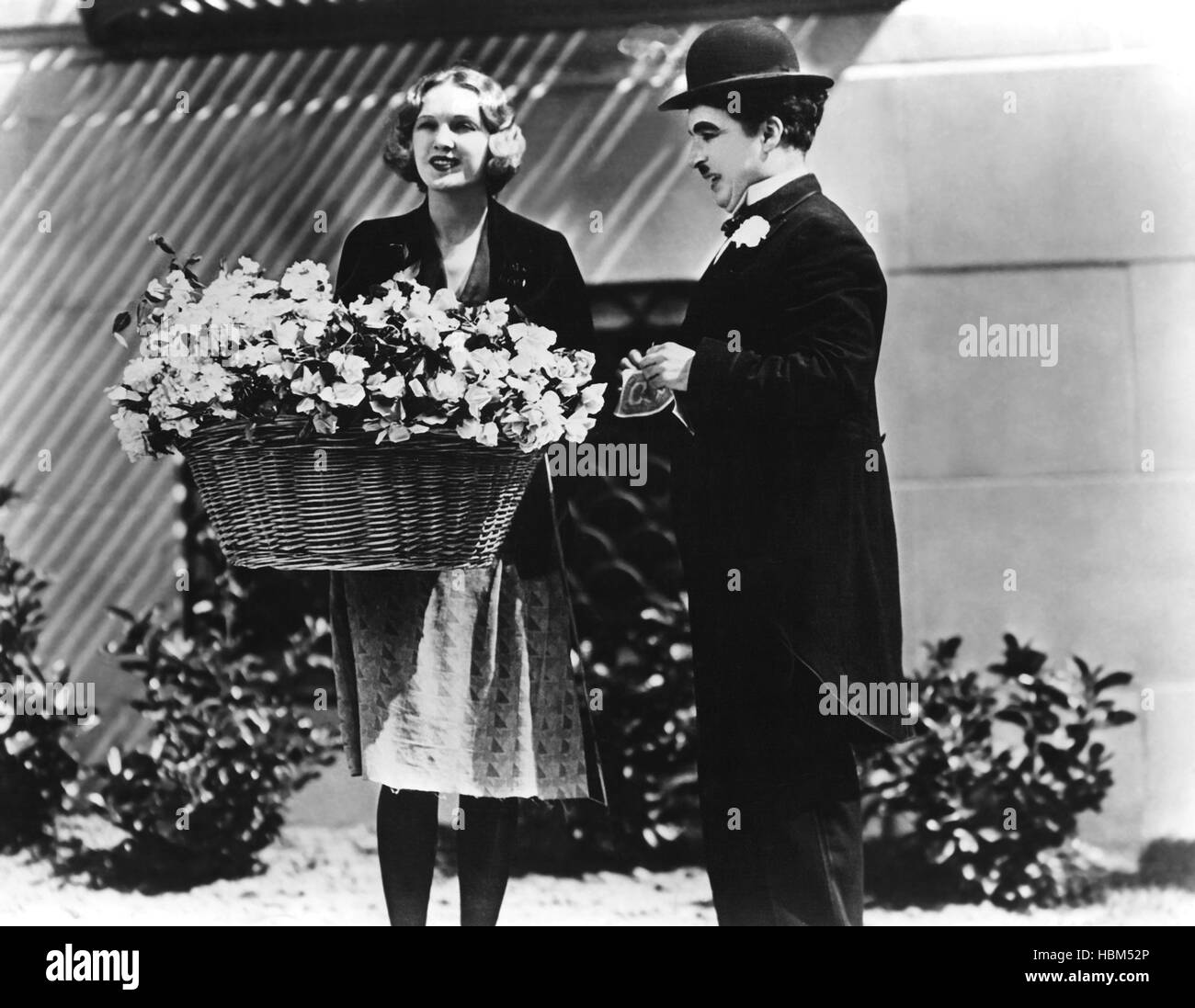 CITY LIGHTS, Virginia Cherrill, Charlie Chaplin, 1931 Stock Photo - Alamy