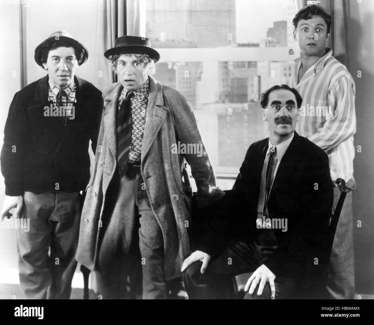 A DAY AT THE RACES, Chico Marx, Harpo Marx, Groucho Marx, Allan Jones ...