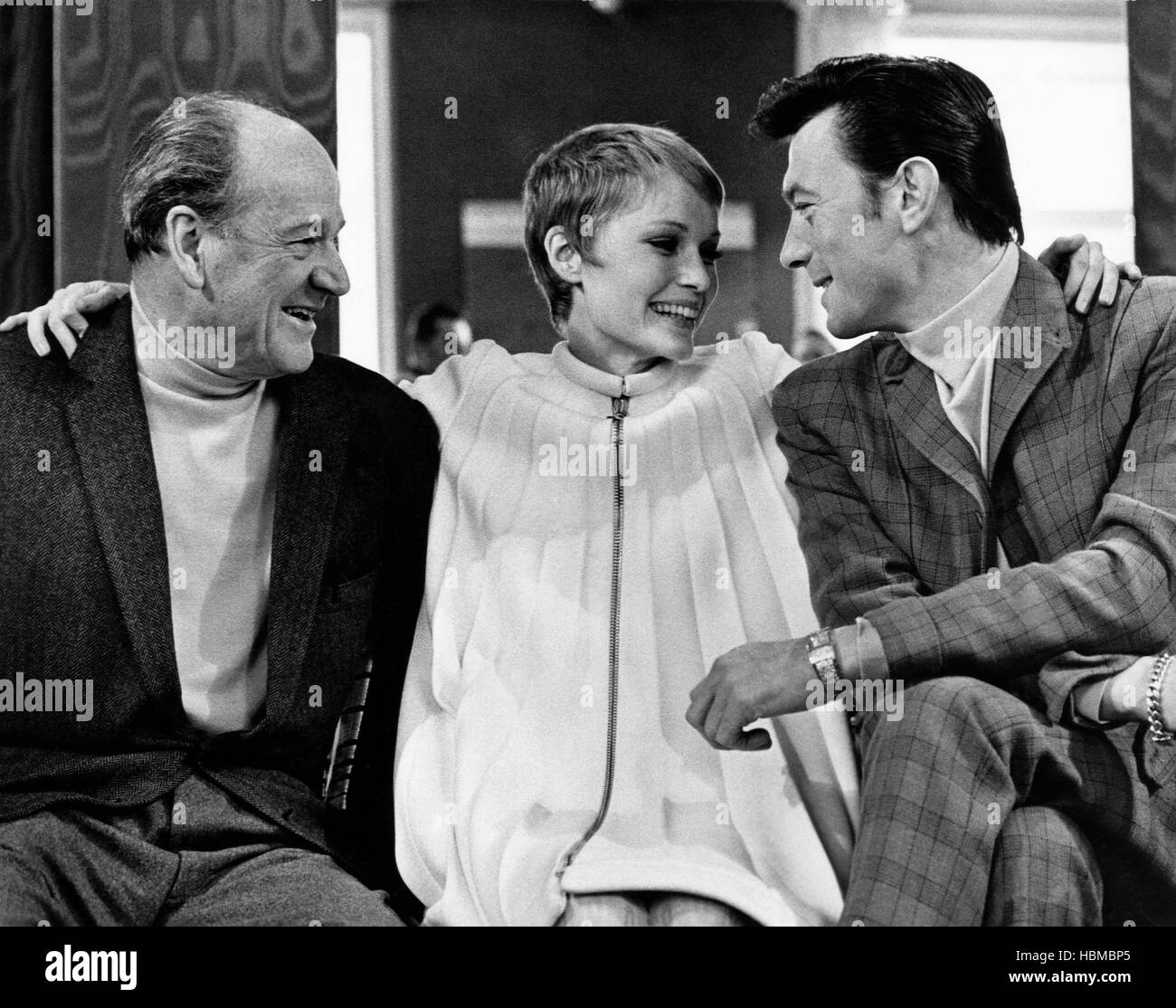 A DANDY IN ASPIC, director Anthony Mann, Mia Farrow, Laurence Harvey ...