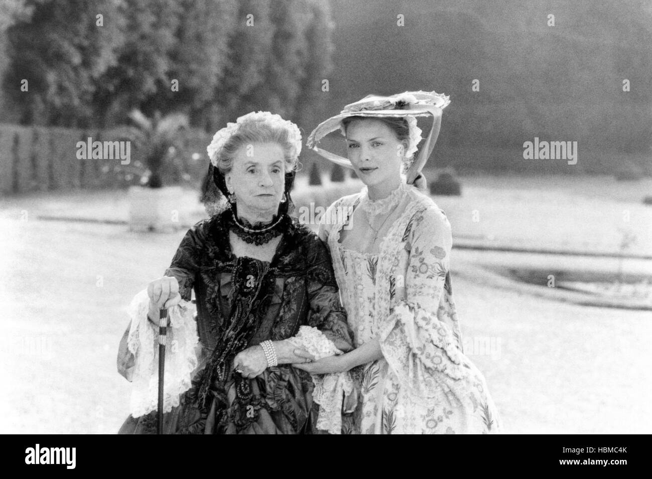 DANGEROUS LIAISONS, from leftr: Mildred Natwick, Michelle Pfeiffer ...