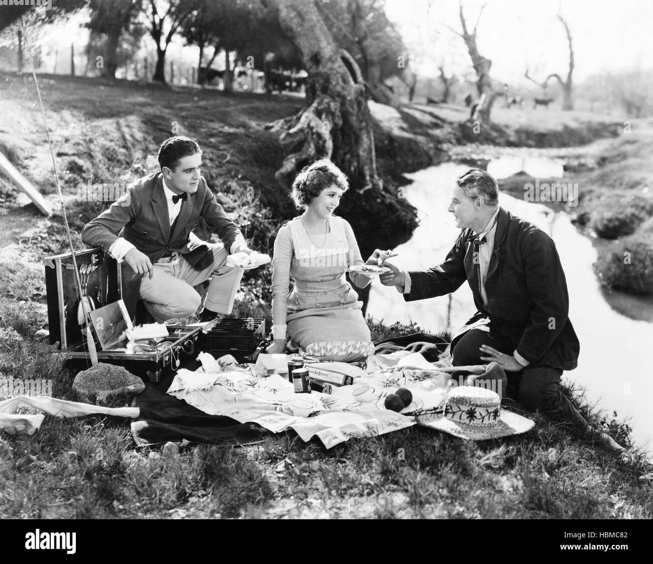DADDY-LONG-LEGS, from left: Marshall Neilan, Mary Pickford, Mahlon ...