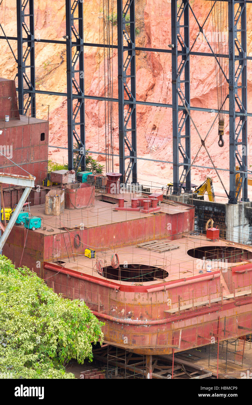 Boat under construction in shipyard in Manaus, Brazil Stock Photo - Alamy