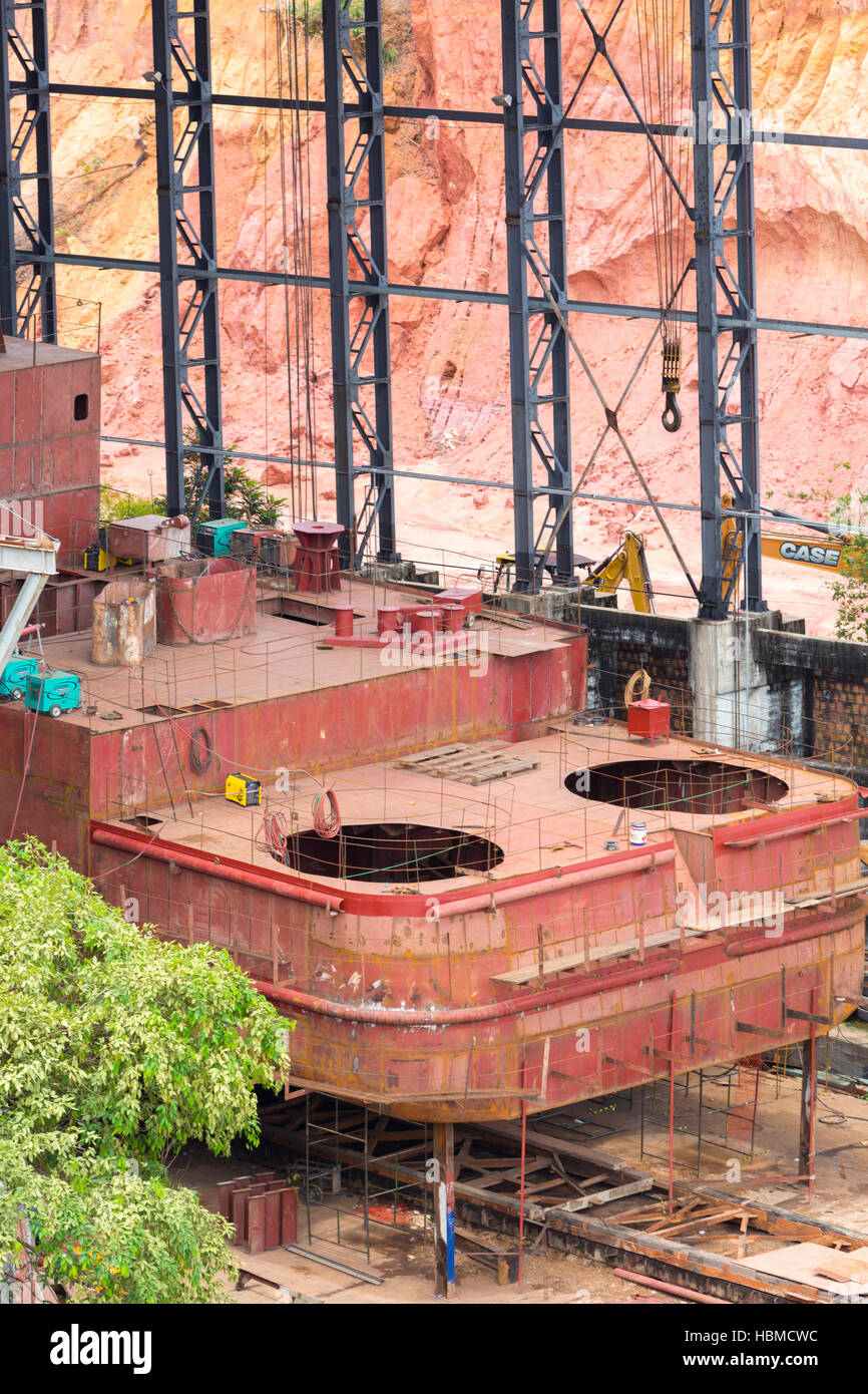 Boat under construction in shipyard in Manaus, Brazil Stock Photo - Alamy