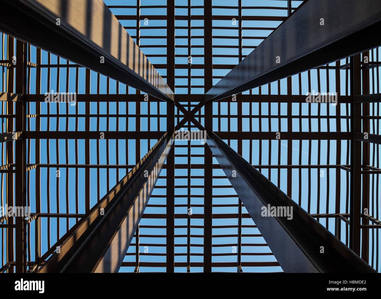 Metal scaffolding hi-res stock photography and images - Alamy